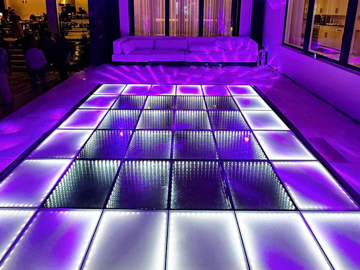 ¿Qué tamaño de pista de baile necesito para 125 invitados?